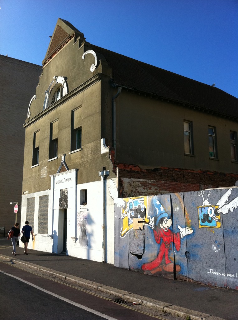 Hove novelist’s plans to rebuild Medina House set for approval ...
