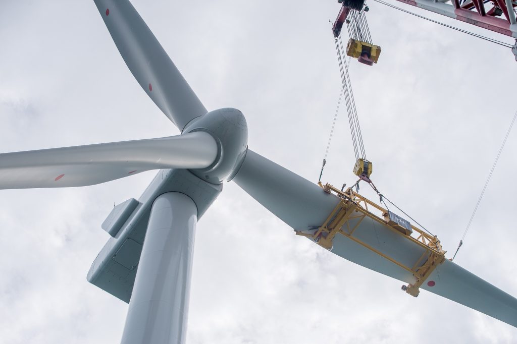 Last wind turbine off Brighton installed this morning – Brighton and ...