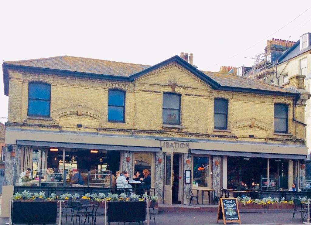Hove bar overcomes objections to win drinks licence for pavement tables ...