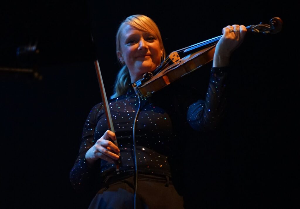 Contemporary folk band ‘Bellowhead’ thrill Brighton audience – Brighton ...