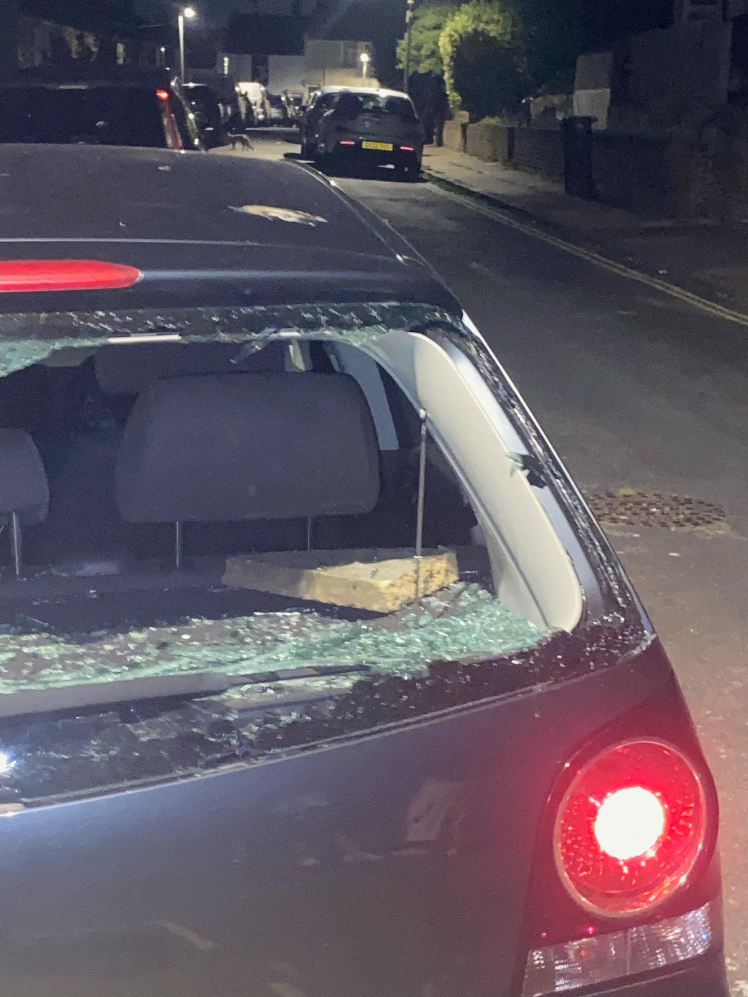 Vandals caught on camera smashing car windows – Brighton and Hove News