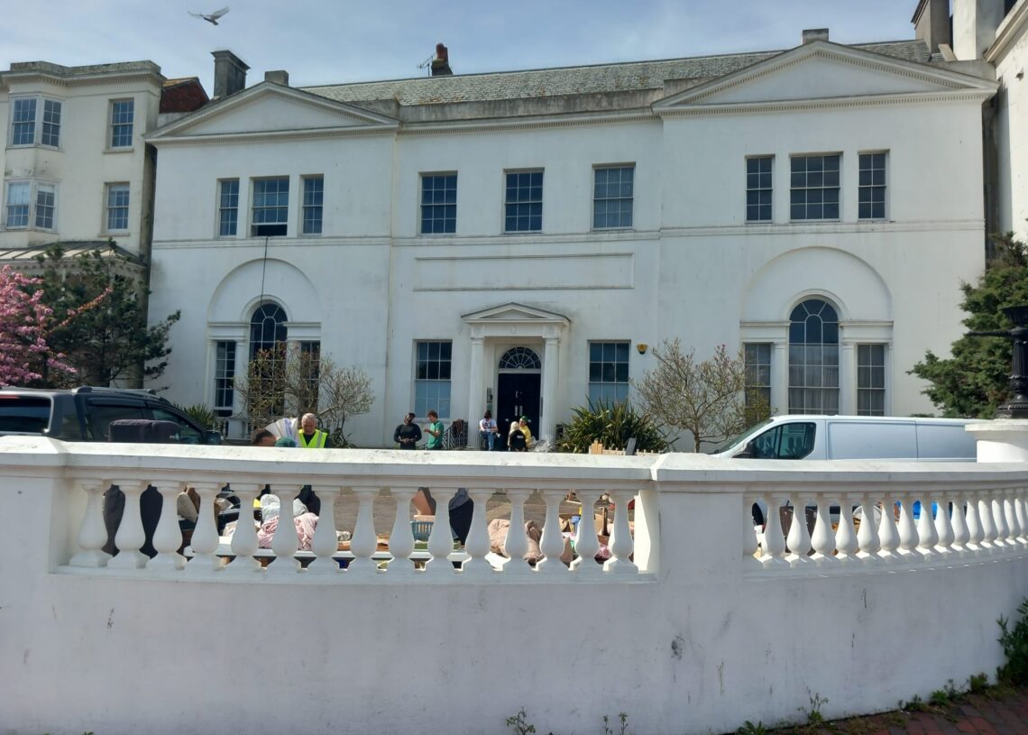 Divers recover 400lb of ‘ghost fishing gear’ from sea off Brighton ...