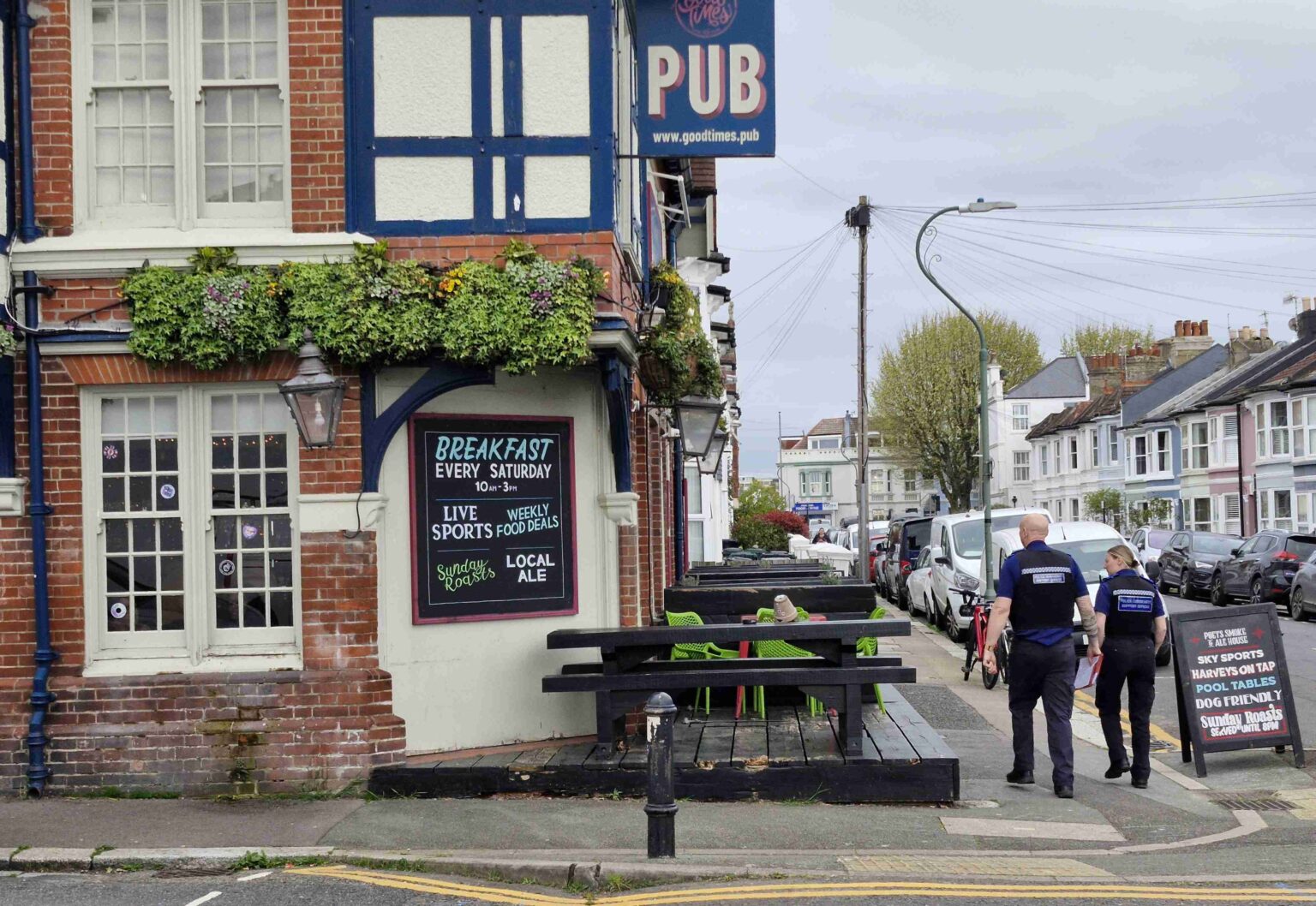 Man injured in Hove pub shooting – Brighton and Hove News